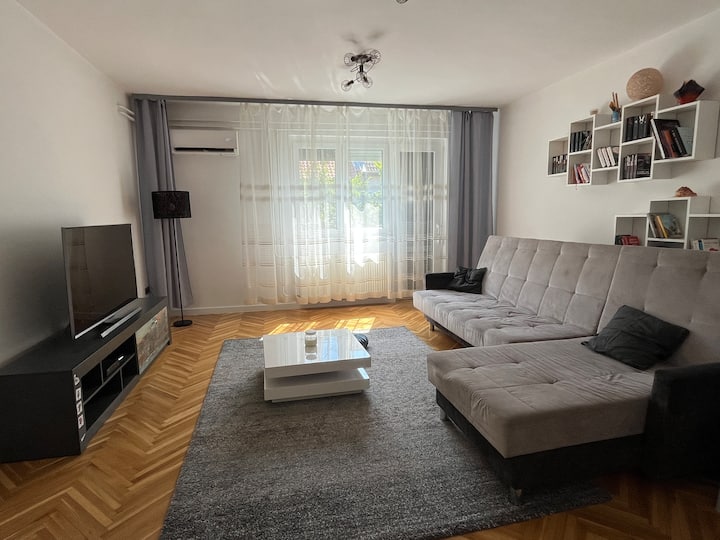Gremi Apartman 2 - 3 Bedroom Flat In The Center - Szeged
