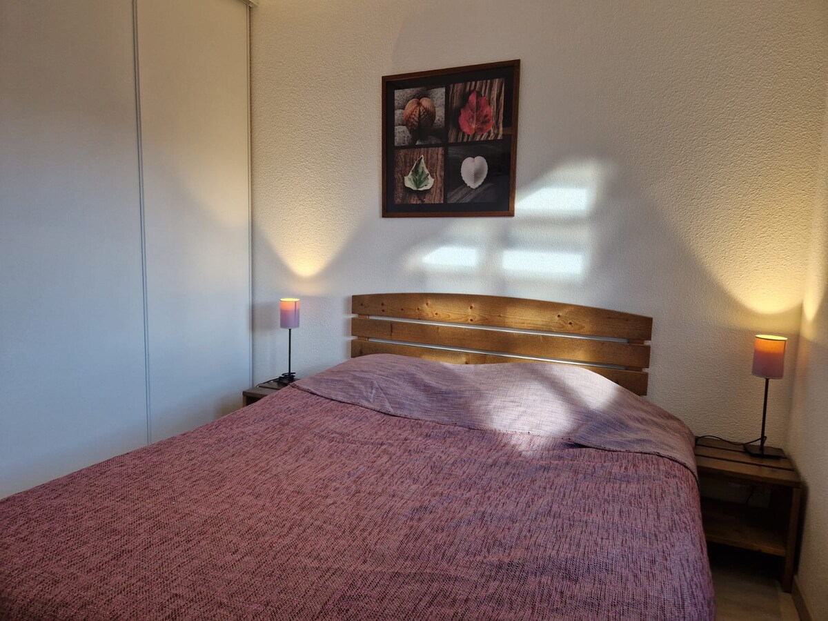 Lake view apartment, pool - Flats for Rent in Aureilhan, Nouvelle ...