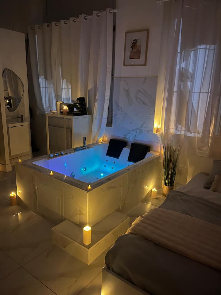 Chambre Blanche Privée Avec Balnéo Et Sauna - Mouscron