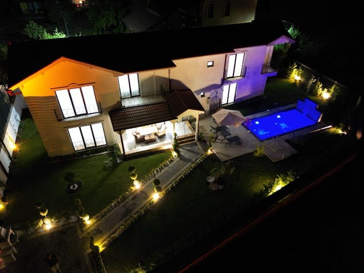 Sapanca Müstakil Isıtmalı Havuzlu Villa - Sapanca