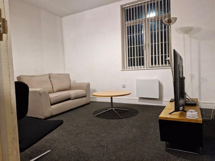 Work-friendly 2-bed Apartment | Office + Sofa Bed - Bewdley