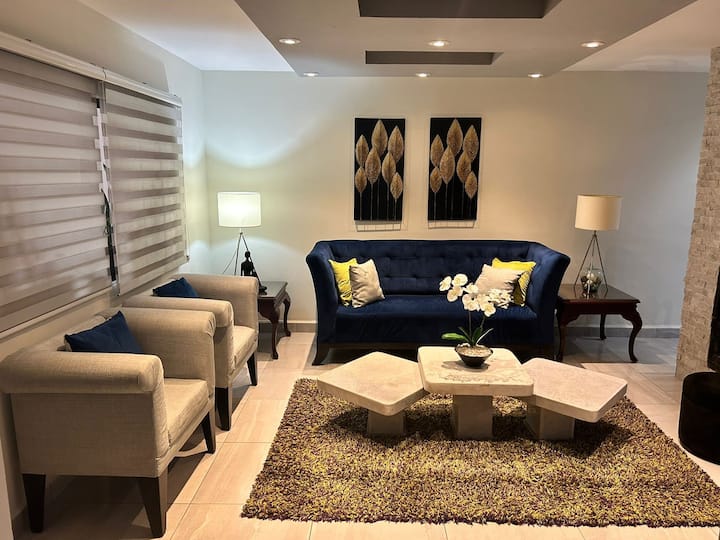 Espaciosa Casa 5 Habitaciones A/c Y Baños Privados - Torreón