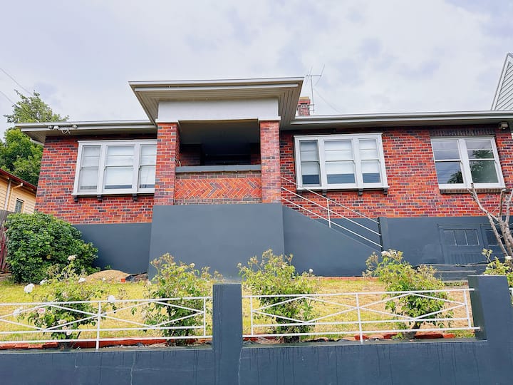 Park, Shops & Tennis At Your Doorstep - Launceston