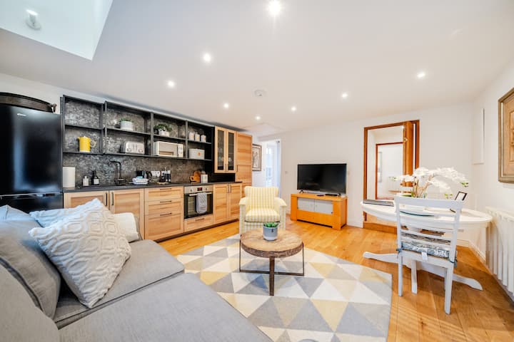 Eagles Nest – Cosy Surrey Countryside Cottage - Woking