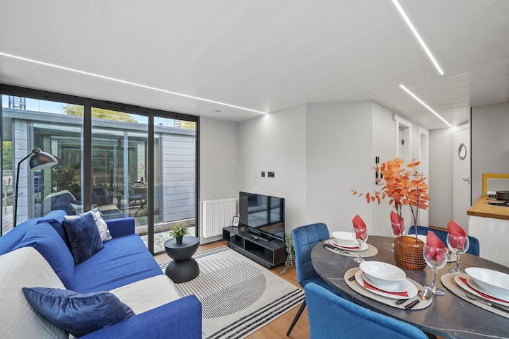 Unique Water Lodges In London - Roof Terrace - London, UK