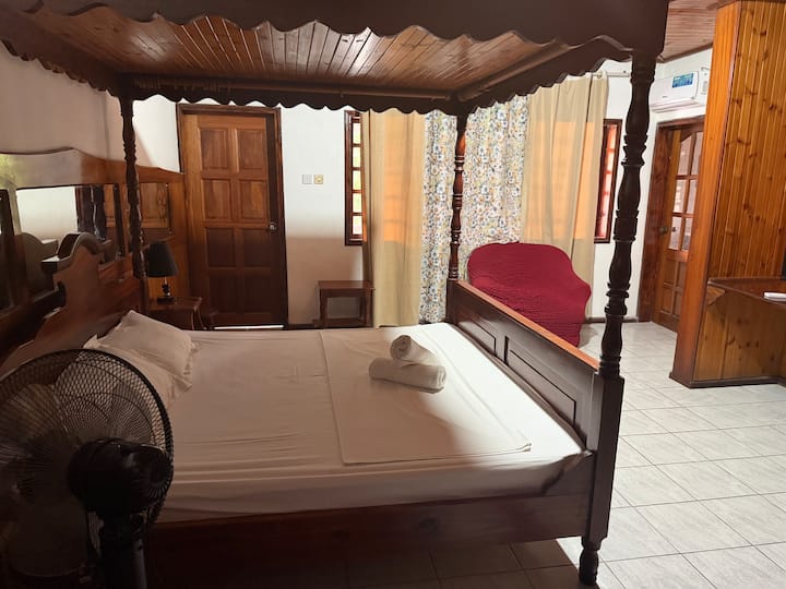 Diamond Plaza Beachfront Apartment - Seychelles