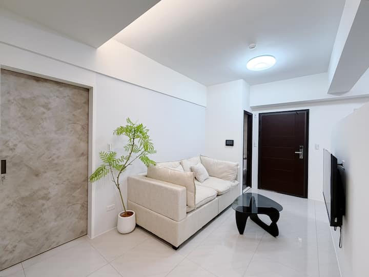 河堤社區|全新質感裝潢|4人整層|電梯+停車位|步行8分鐘到捷運|近義享、好市多、巨蛋|可短月租 - Kaohsiung City