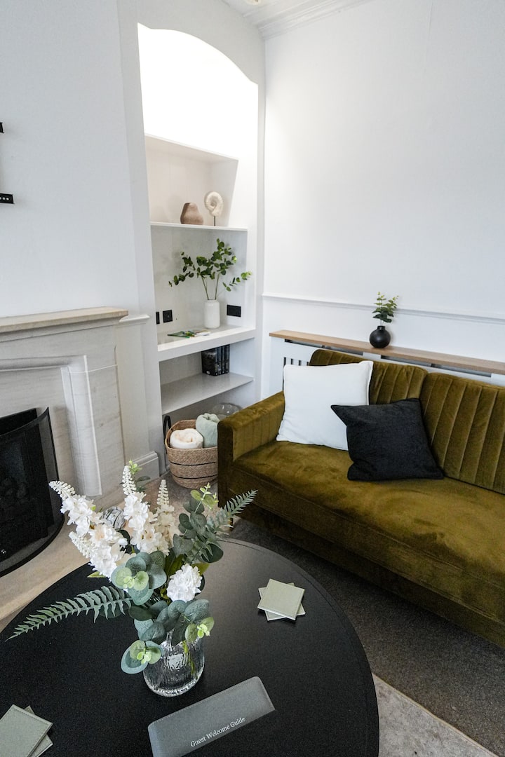 Cosy 3-bed Home | Parking | Ideal For Work Stays - Burnley