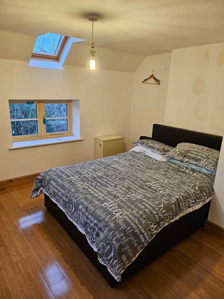 Rural Wildlife Retreat +Cookery Lesson + Dinner. - Oswestry