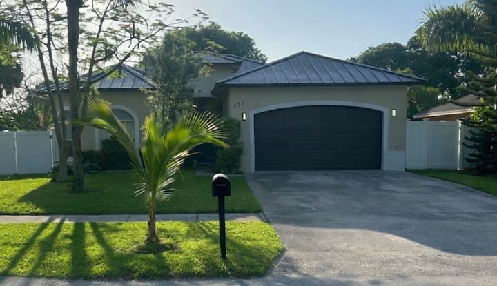 Stunning Vacation Home *8 Min From The Beach - Boca Raton, FL