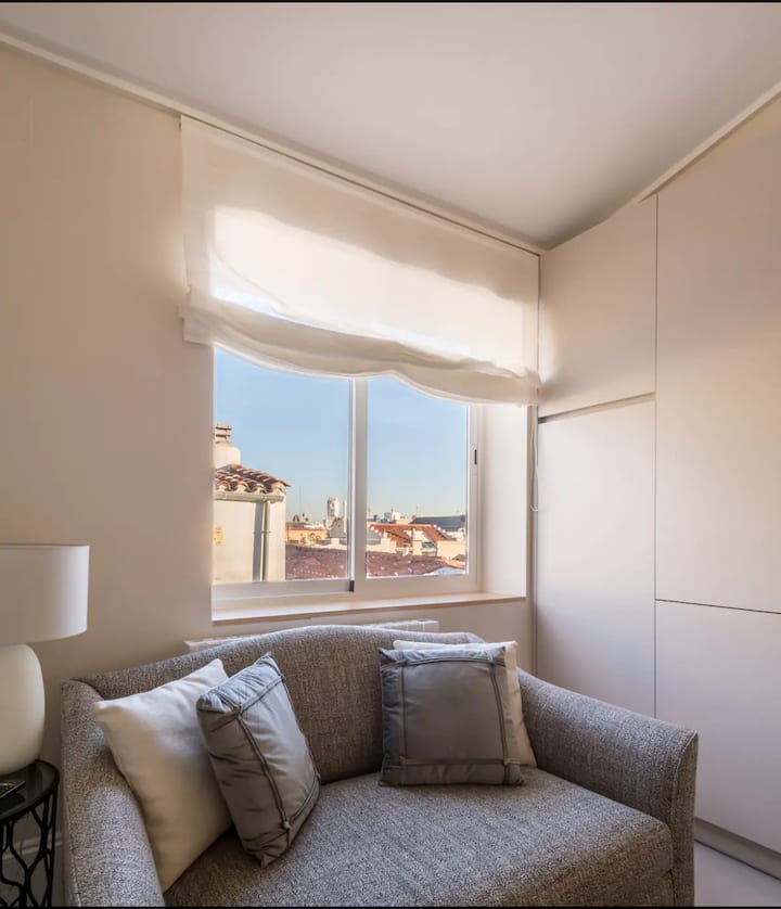 Estupendo áTico Para 2 En El Centro De Madrid - Madryt