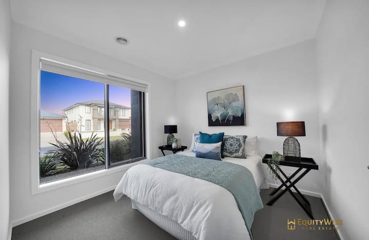 Private Room In Modern Double-storey Home+ Breakie - Werribee