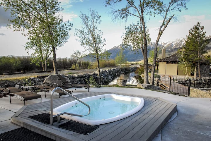 Year-round Sierra Nevada Escape W/ Outdoor Pool - Genoa, NV