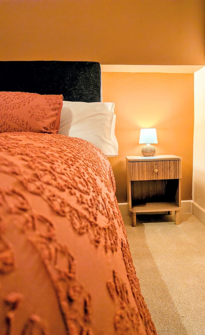 Cosy Luxury Miners’ Cottage | Central | Parking - Bridgend