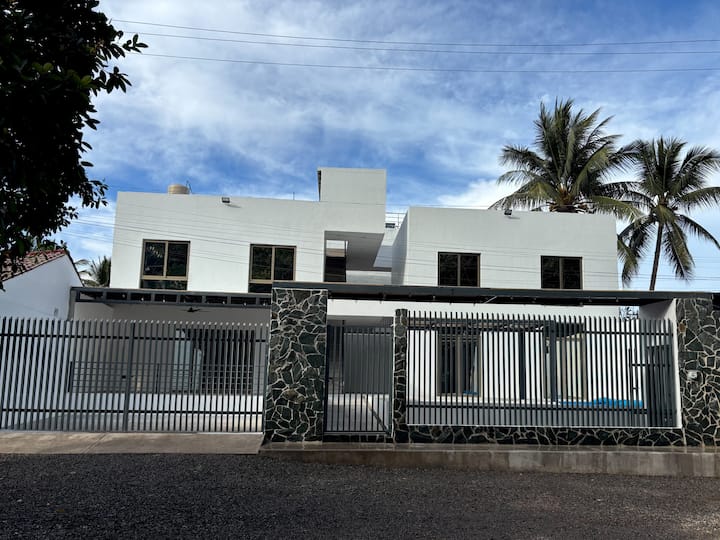 Casa Marina Los Ayala, A 2 Cuadras De La Playa - Los Ayala