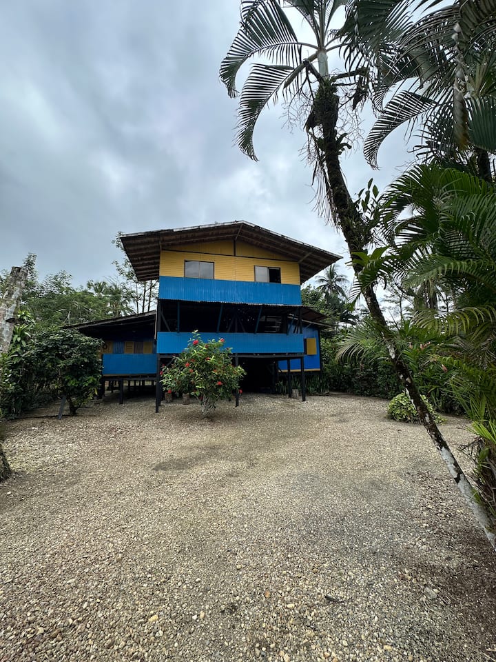 Cabaña Frente A La Playa - Bahía Solano