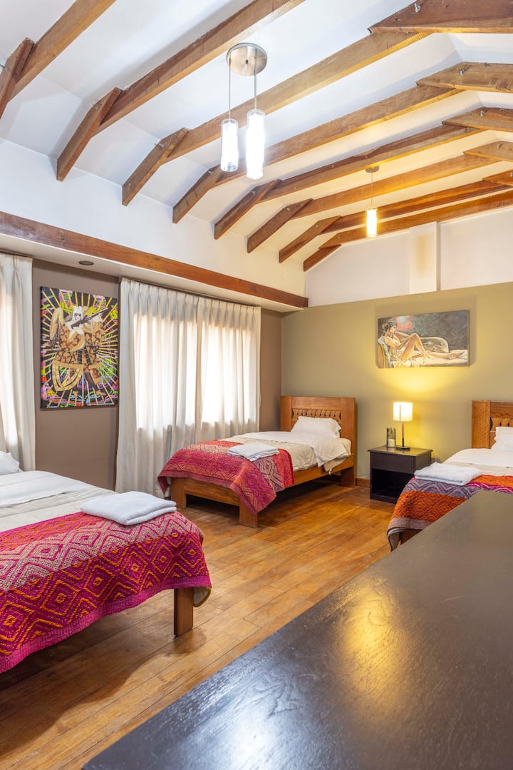 Casita De 3 Pisos Cerca Al Centro De La Ciudad. - Perú