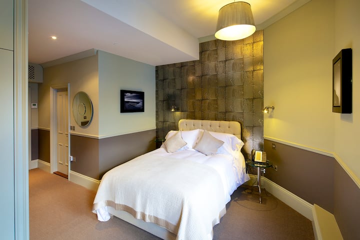 Percy Room - Jersey