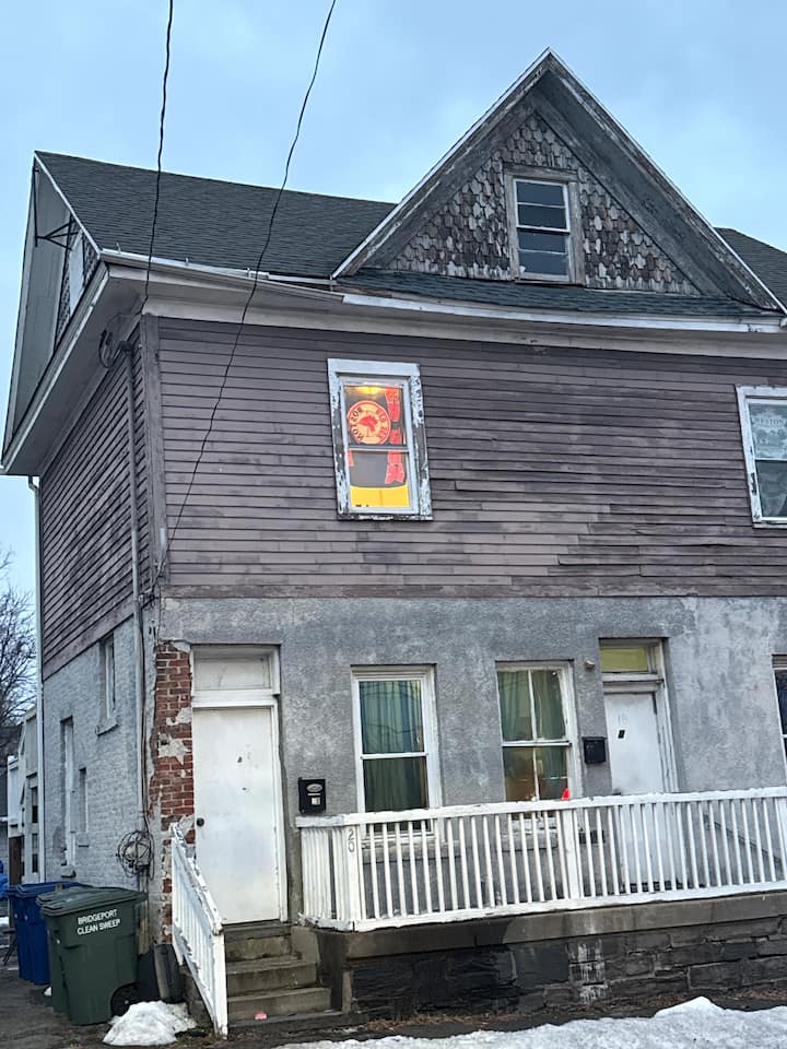 Large Home Comfy - Bridgeport, CT