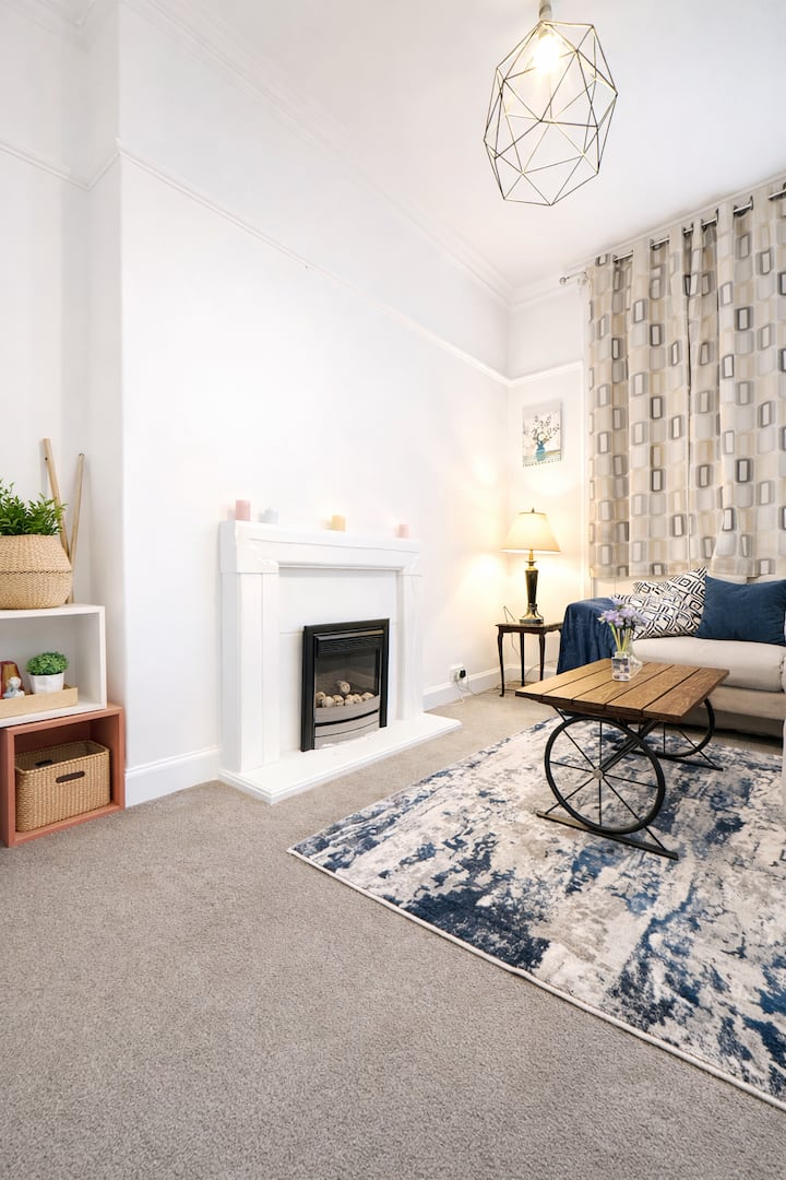 Spacious Easter Road 2br Apartment - Edinburgh, UK