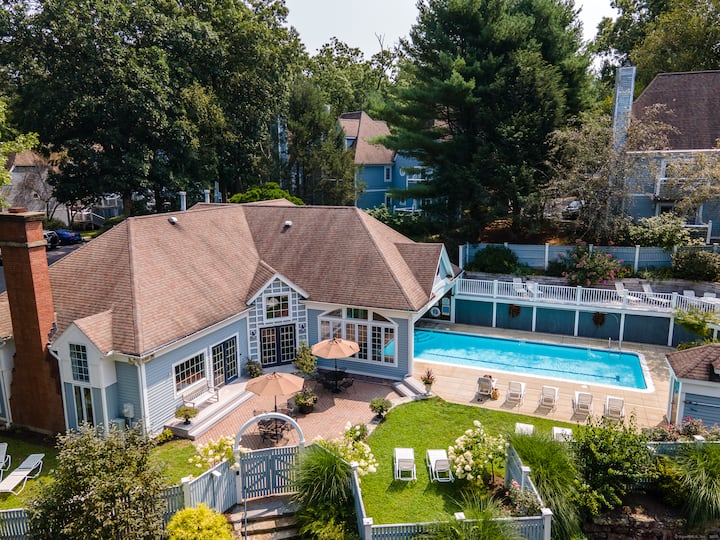 Cozy Spa Villa W/ Golf View Near Mohegan Sun - Norwich, CT