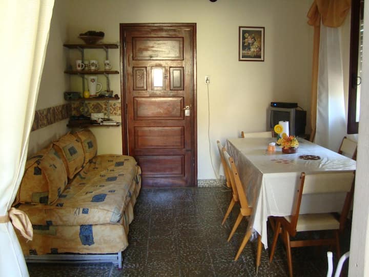 Chalet Cómodo Para 6 Con Patio Y Parrilla - Mar de Ajó