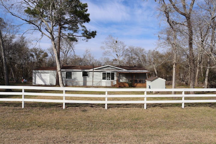 White-tailed Ranch | Peaceful 1-acre Nature Escape - Brazos Bend State Park, Needville