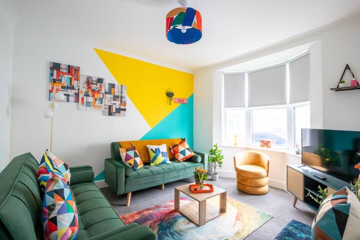 Brighton Colour Pop House-for Groups-sleeps 12 - Rottingdean