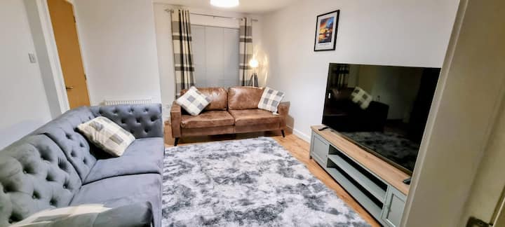 Modern, Spacious, 3 Bedroom House - Queensferry