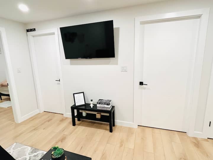 Cosy Basement Suite-free Parking, Easy Hwy Access - Winnipeg