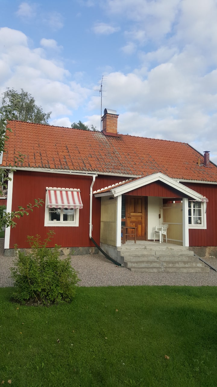 Falurött Hus På Landet - Enköping