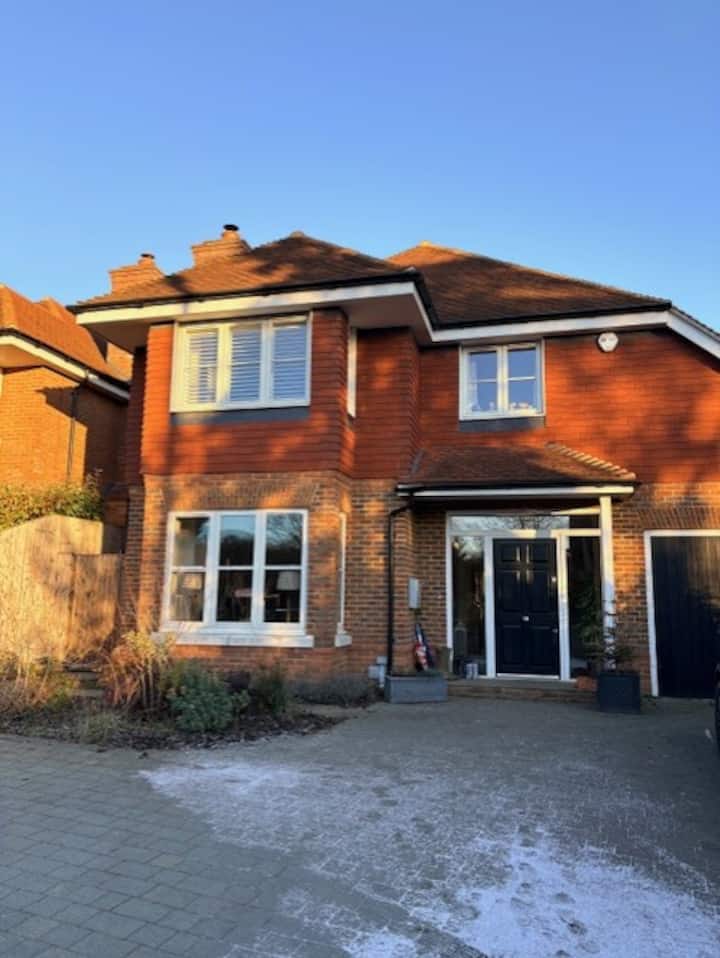 Beautiful Surrey Home In Picturesque Village - Godalming