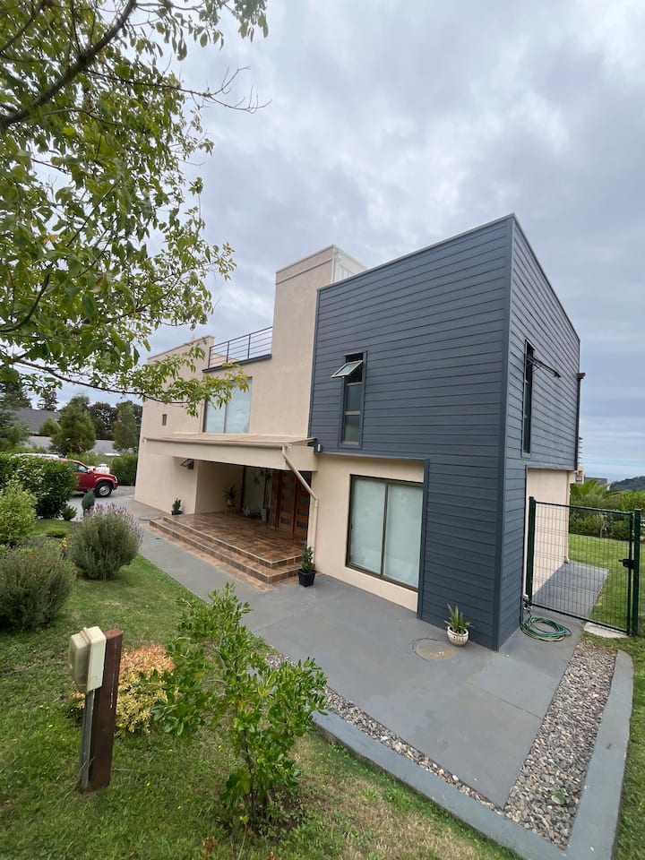 Moderna Y Cómoda Casa En Lomas De Pingueral - Tomé