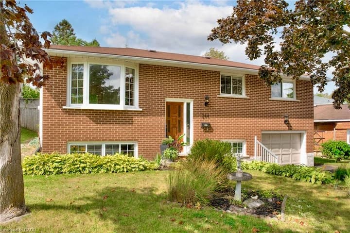 Entire House - 4 Beds 2 Washroom - Waterloo