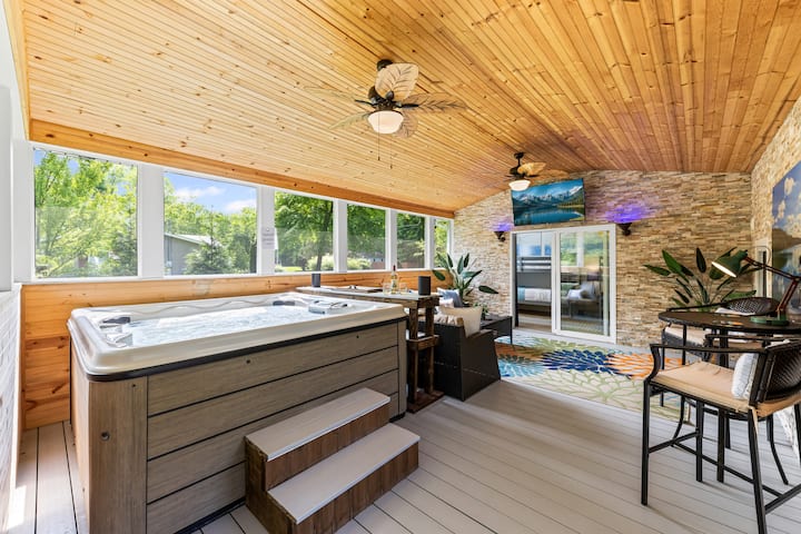 Blissful Serenity - Walk To Lake Milton W/hot Tub - Lake Milton, OH