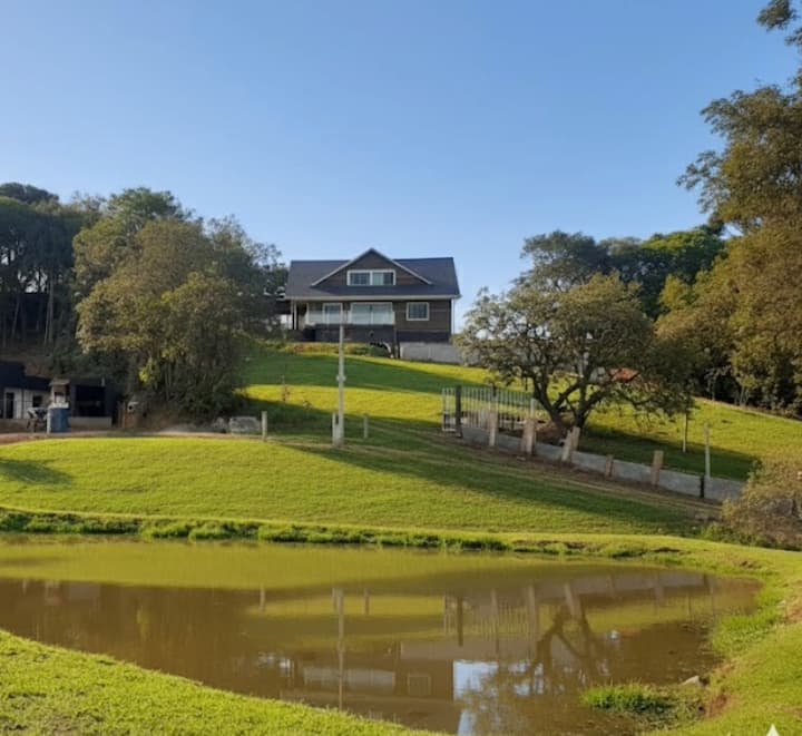 Casa  Com Piscina - Araucária