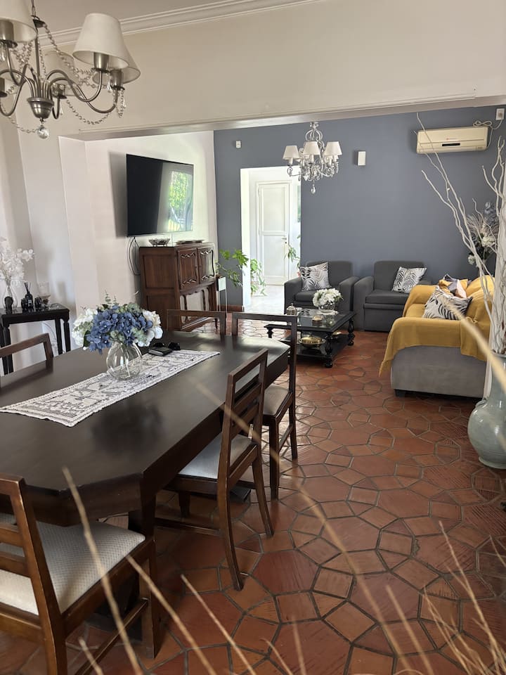 Casa Jardín Con Pileta Y Ubicación Privilegiada - Mendoza