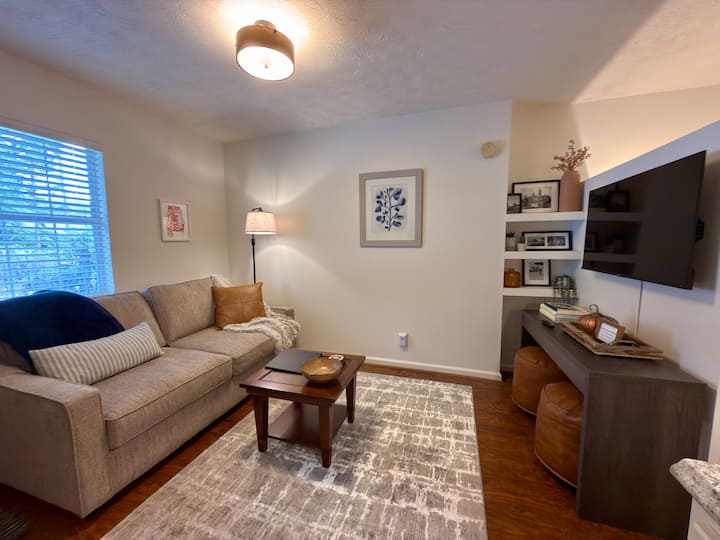 Cozy 1br/1ba Apartment 5 Min Walk To Jordan-hare! - Auburn, AL