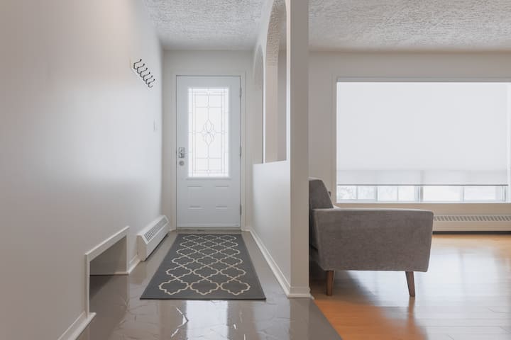 Logement 3 Chambres + Stationnement | Longueuil - Boucherville