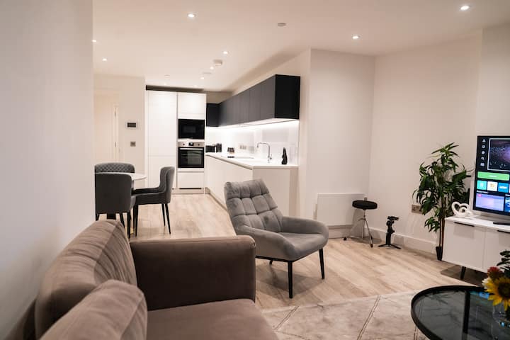 High Rise Apartment In City Centre -Stunning Views - Manchester