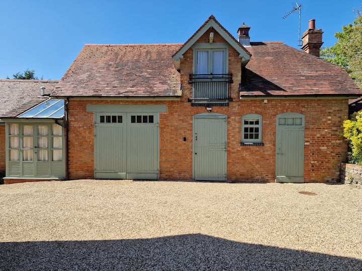 The Coach House, Nr Buckingham
(Nr Silverstone) - Buckinghamshire