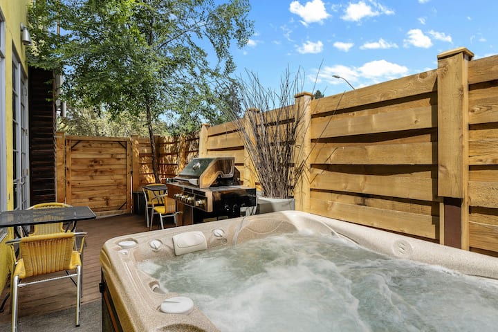 Spacious Westside Bend Retreat Near Town & Trails - Bend, OR