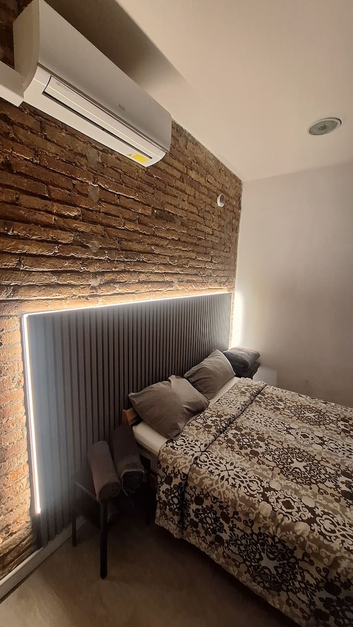 Stylish Ground-floor Studio Near Metro - Badalona