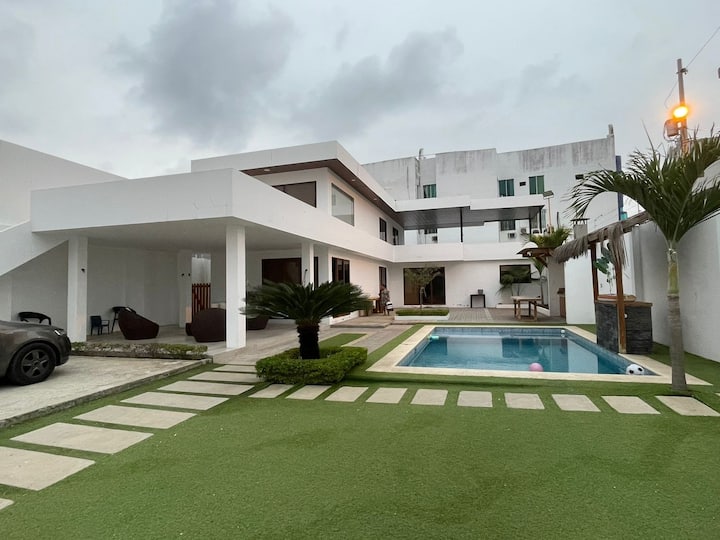 Casa Con Piscina En Crucita - Crucita