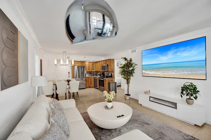 Beach Condo With Resort, Pools, Fitness Center 916 - Miami Beach, FL