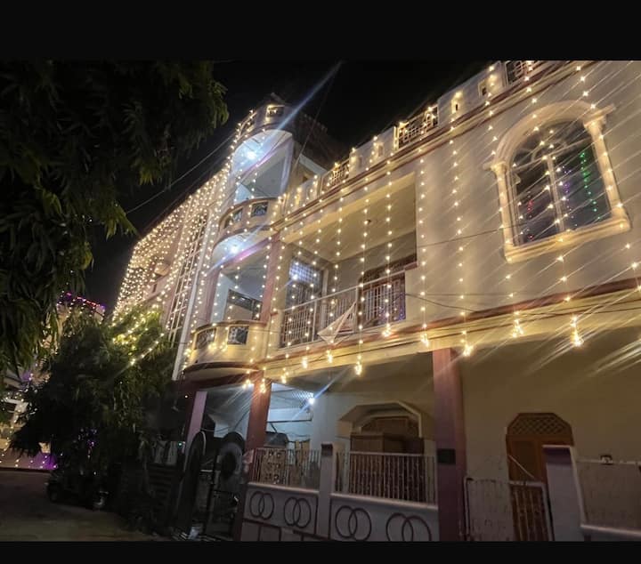 Luxury 2bhk With Rooftop Garden & Home Theatre - Jhansi