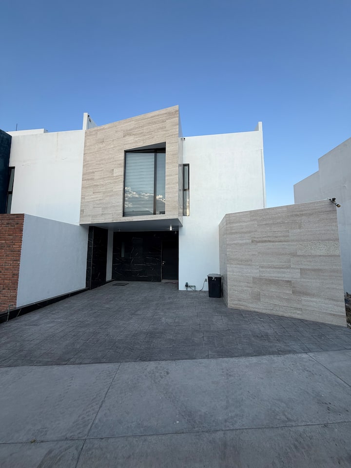 Casa En Fraccionamiento Campo Azul X Arena Potosí - San Luis Potosí