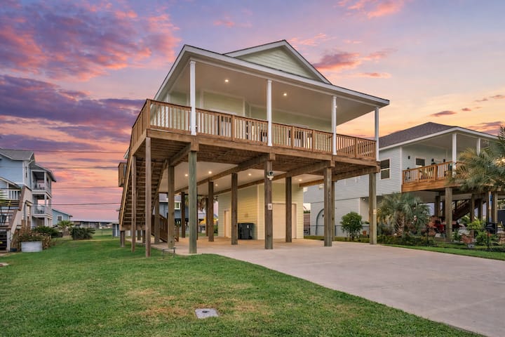 Sea Isle Retreat | Walk To Beach | Sleeps 8 - Galveston, TX