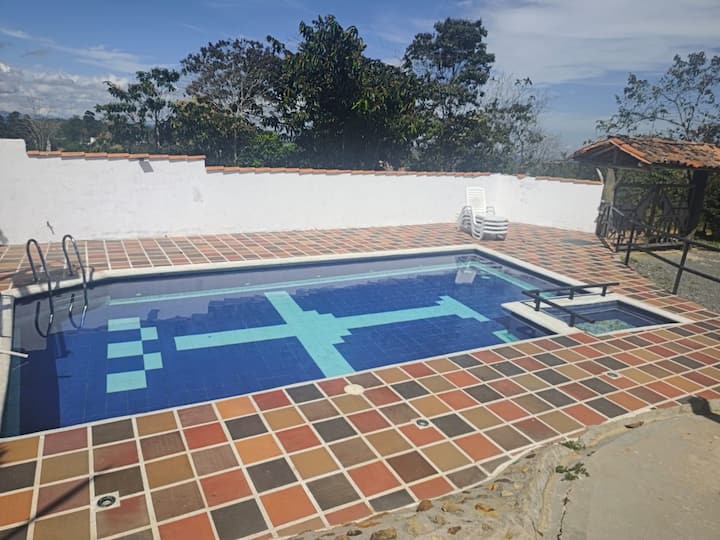 Finca Con Piscina Y Jacuzzi – Ideal 29 Personas - Cisneros