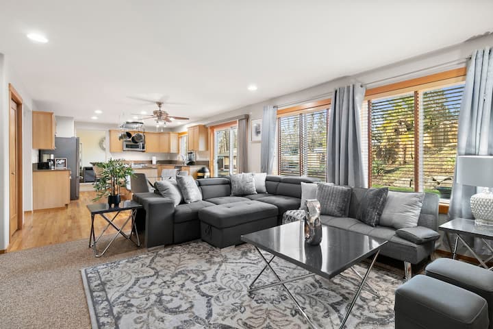 Kn3: Palm Villa: Fenced, Rv, Firepit - Kent, WA